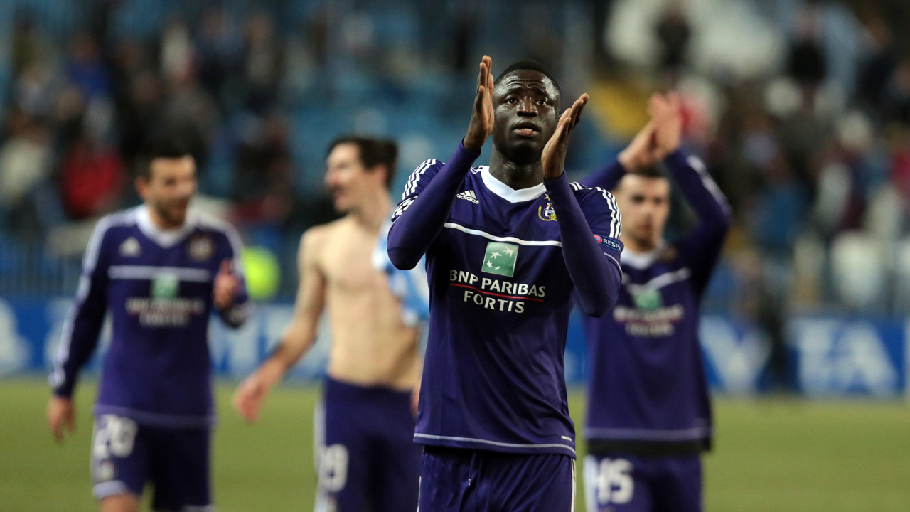 West Ham signs Kouyate to four-year deal