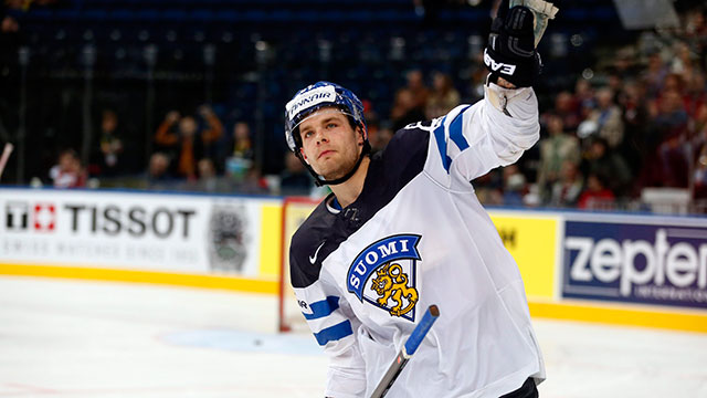 Oilers sign winger Pakarinen to 2-year deal