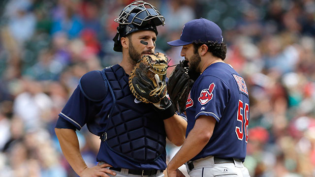 Cardinals claim catcher Kottaras off waivers