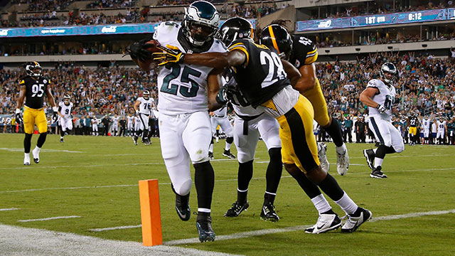 Foles, Eagles offence sharp in win over Steelers