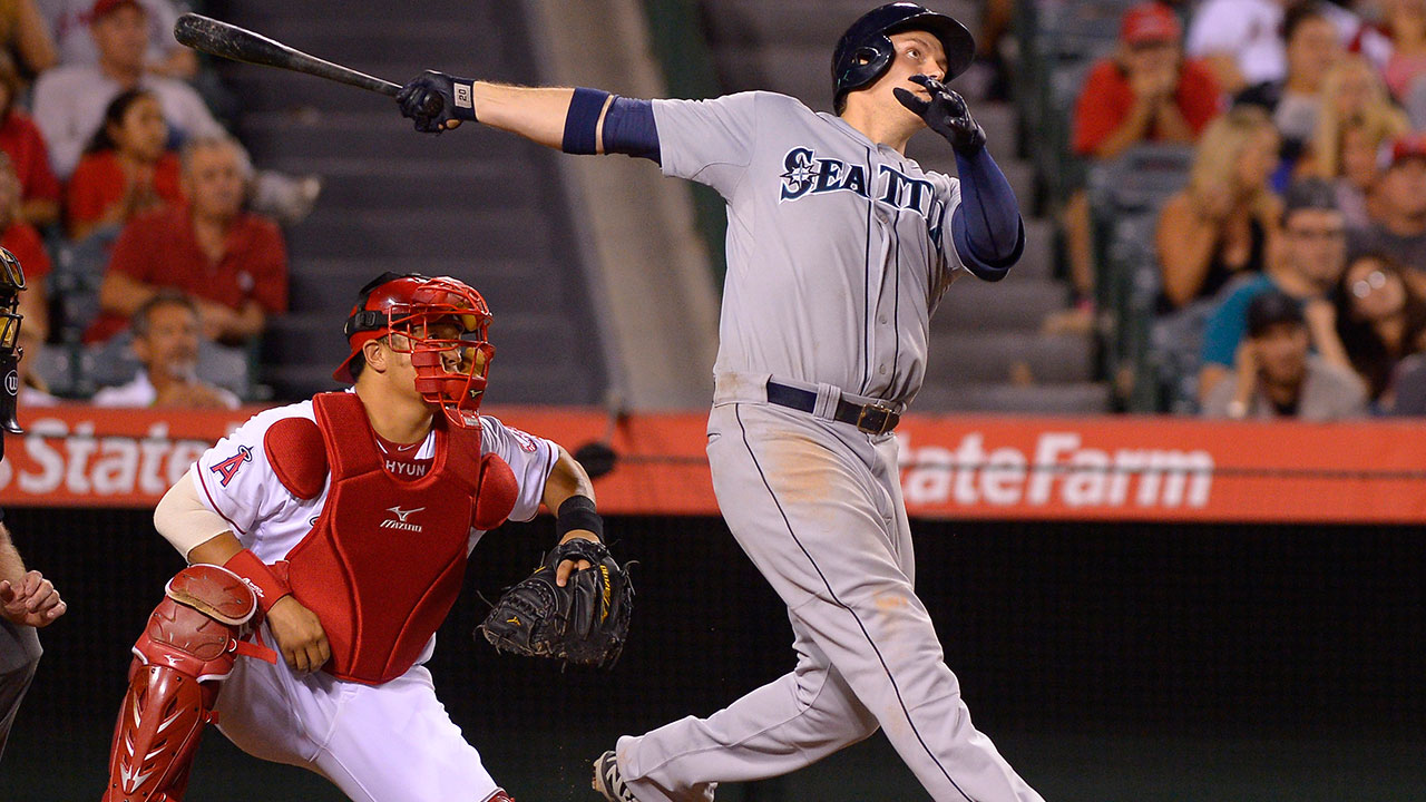 Morrison helps M’s gain ground in wild card race