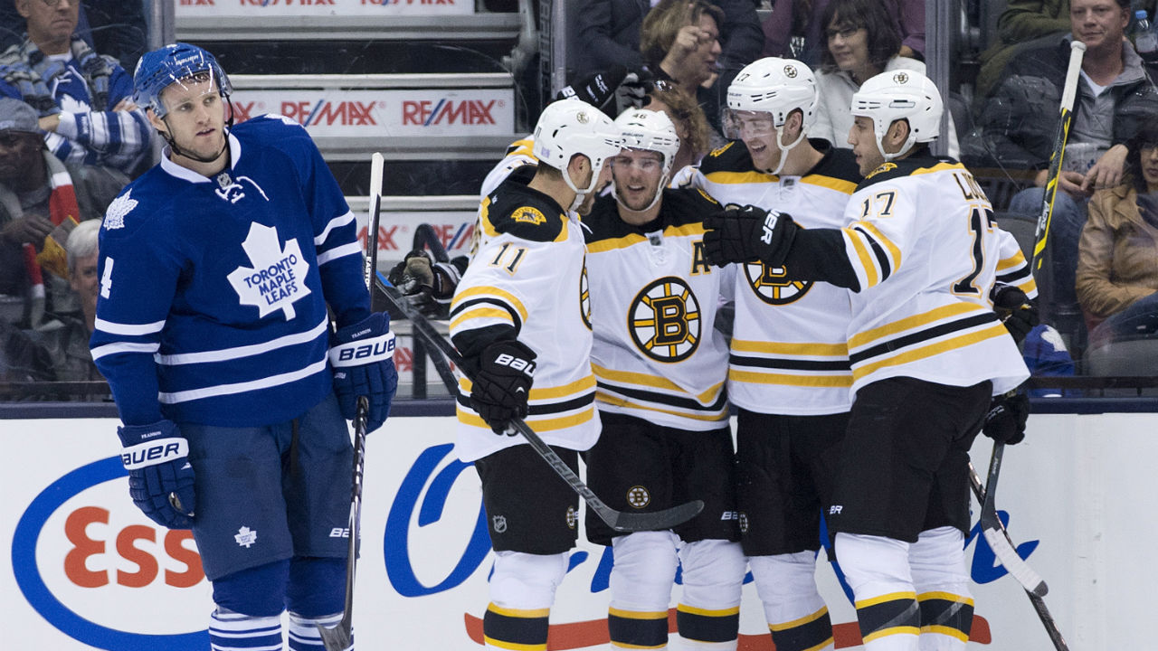 Bergeron records 500th point; Bruins top Leafs