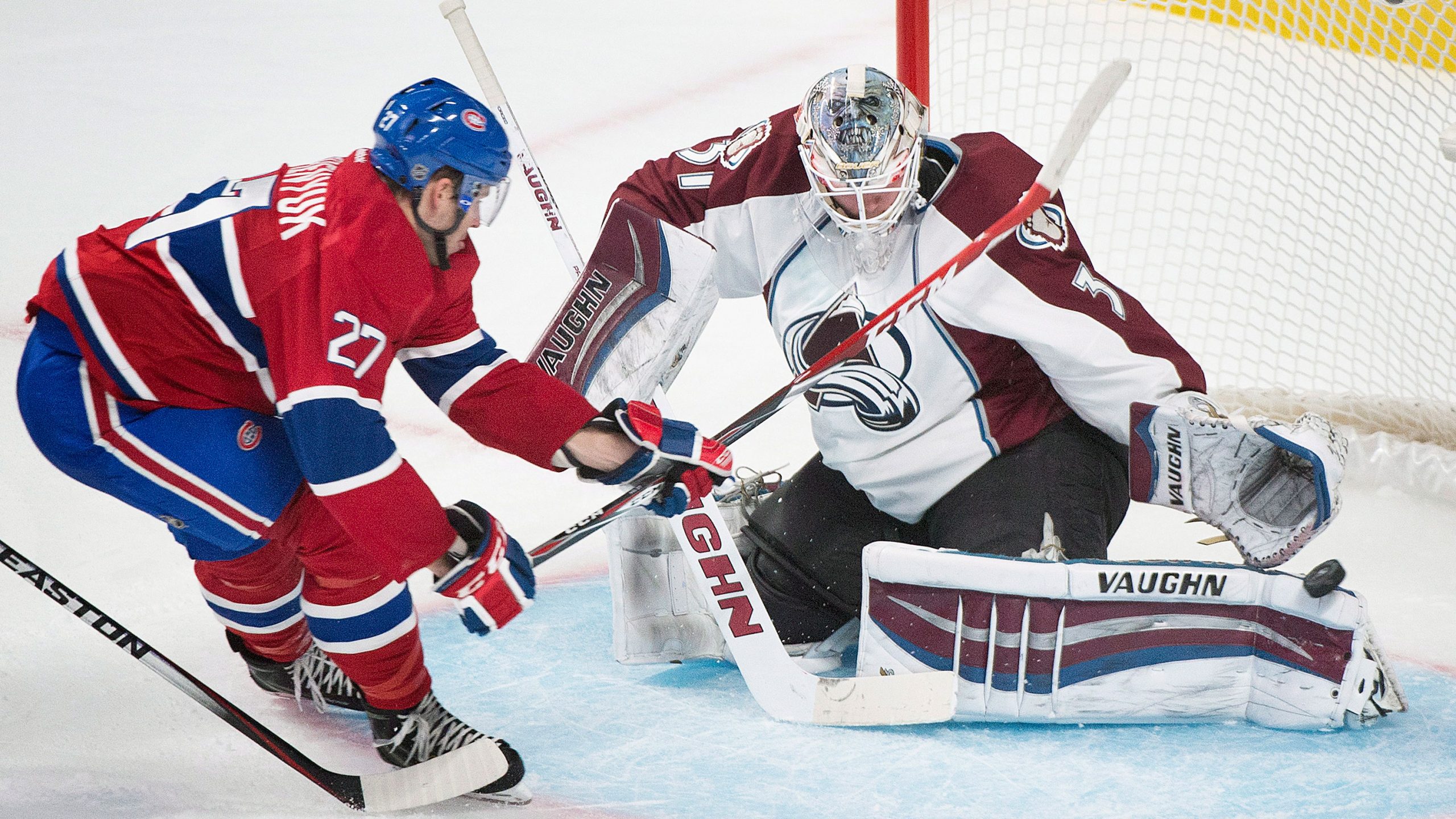 Avalanche lock up Calvin Pickard for 2015-16