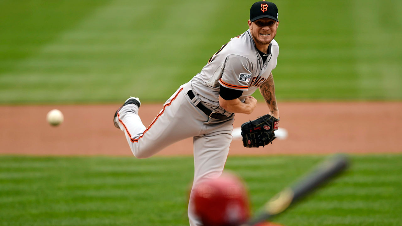 Peavy outpitches Strasburg as Giants take Game 1