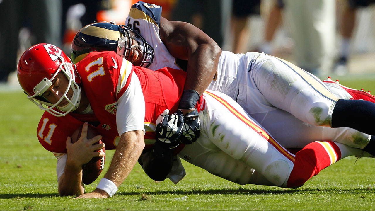 Chiefs QB Smith played through sprained shoulder