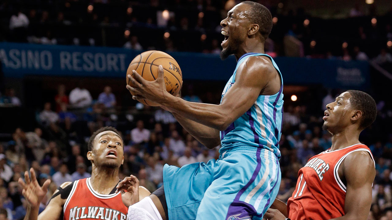 Walker caps biggest comeback in Hornets history