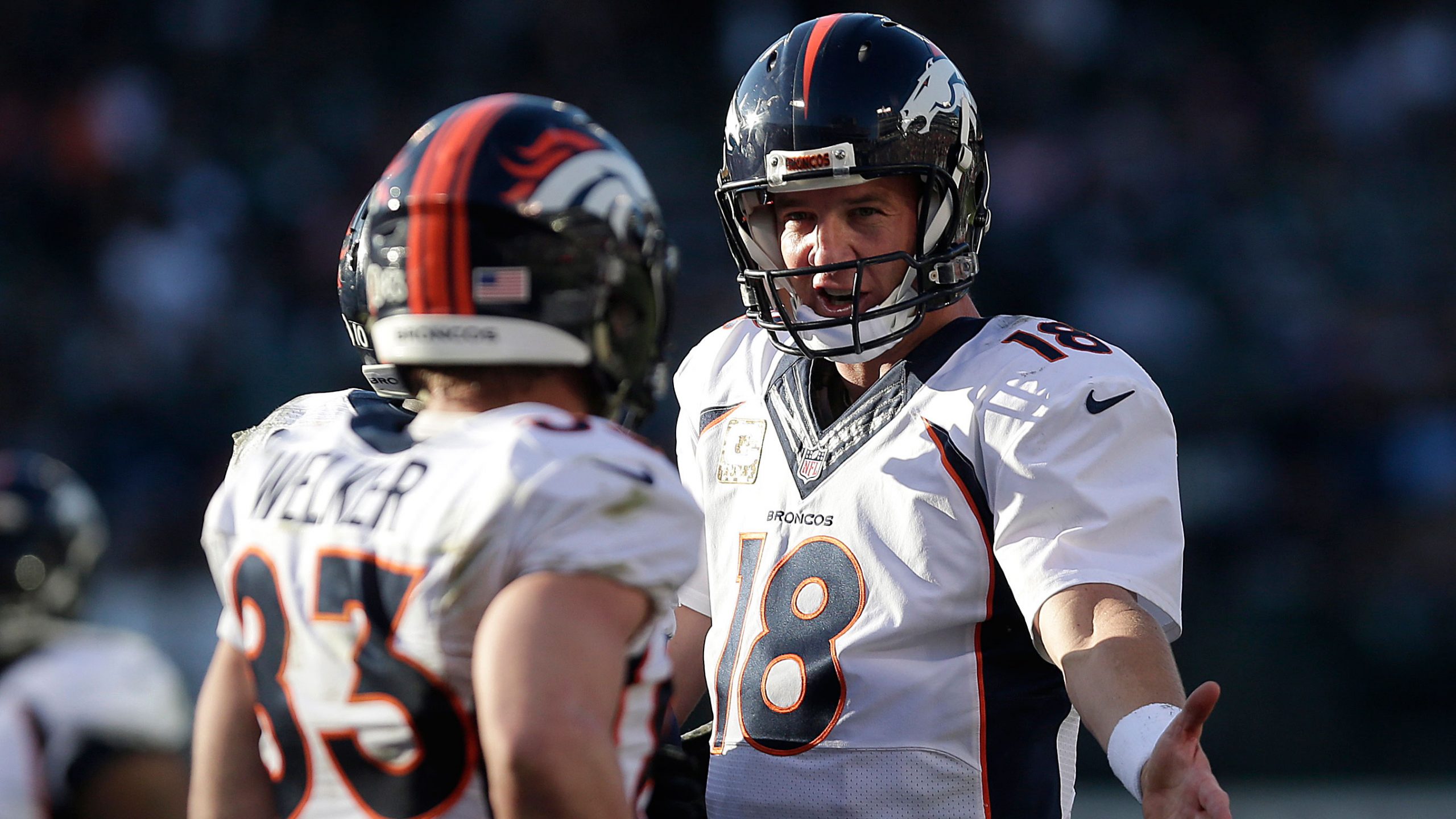 Manning throws five TDs in rout of Raiders