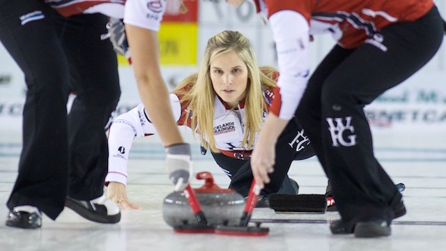 Jones edges Middaugh to reach Masters semis