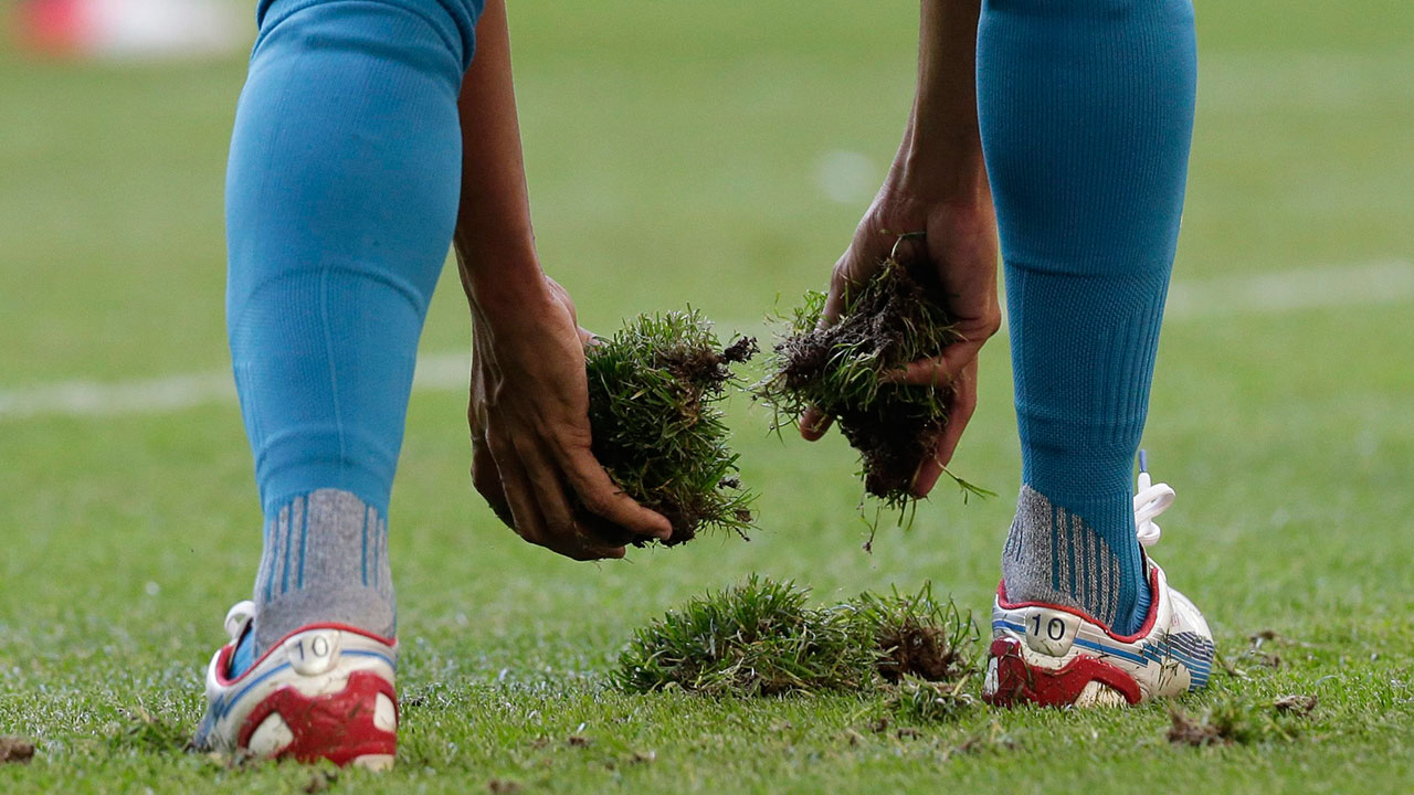 U.S. men’s players support women’s turf battle