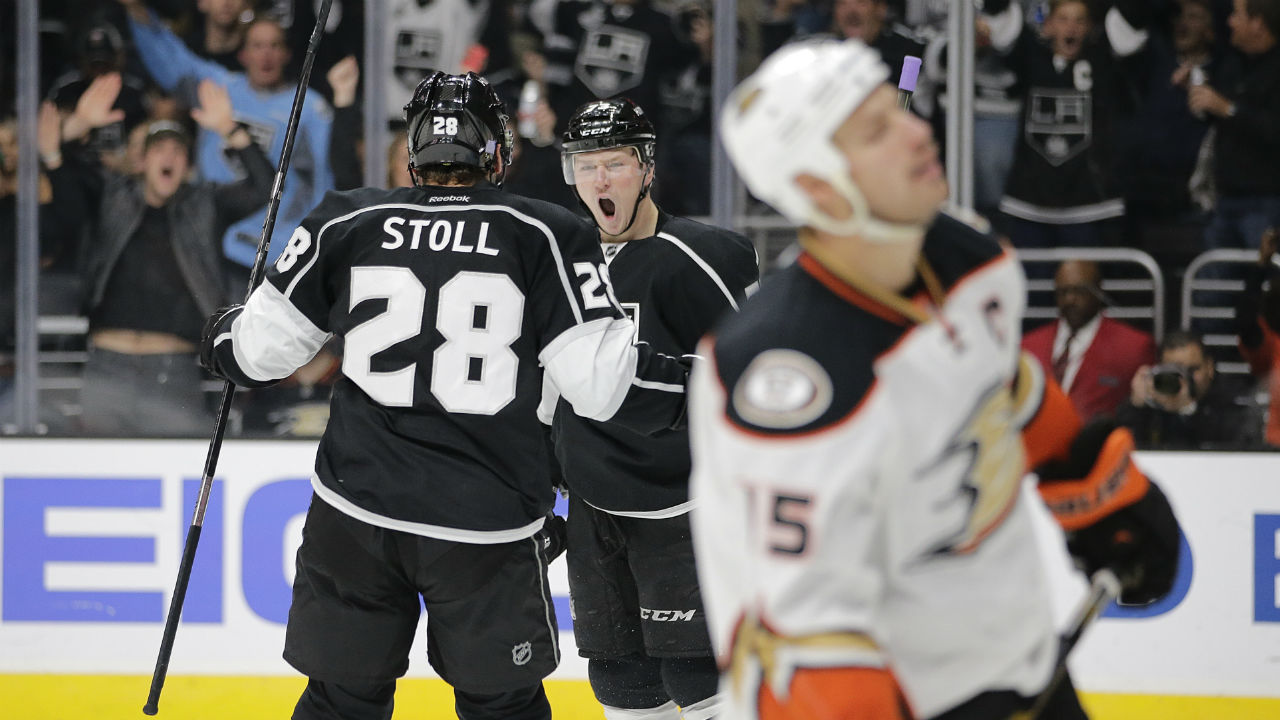 Stoll’s OT winner lifts Kings over Ducks
