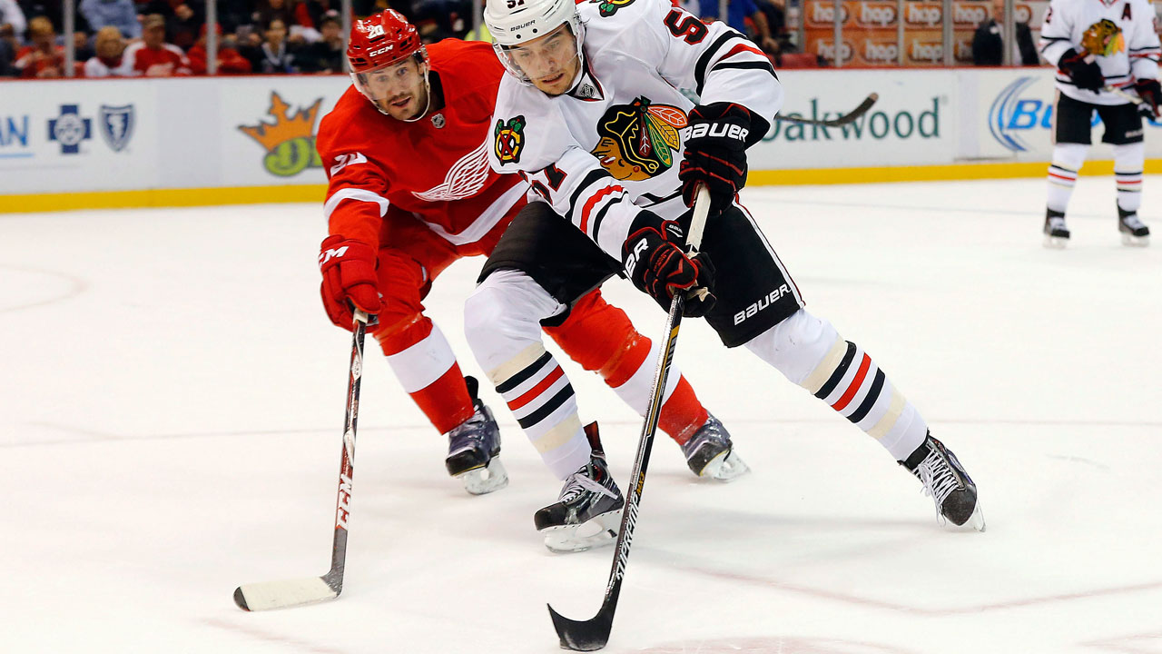 Blackhawks’ van Riemsdyk to have knee surgery