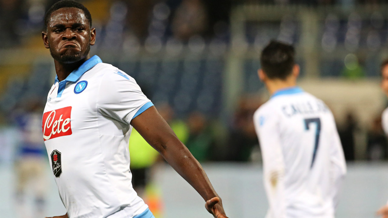 10-man Napoli salvages draw with injury-time goal