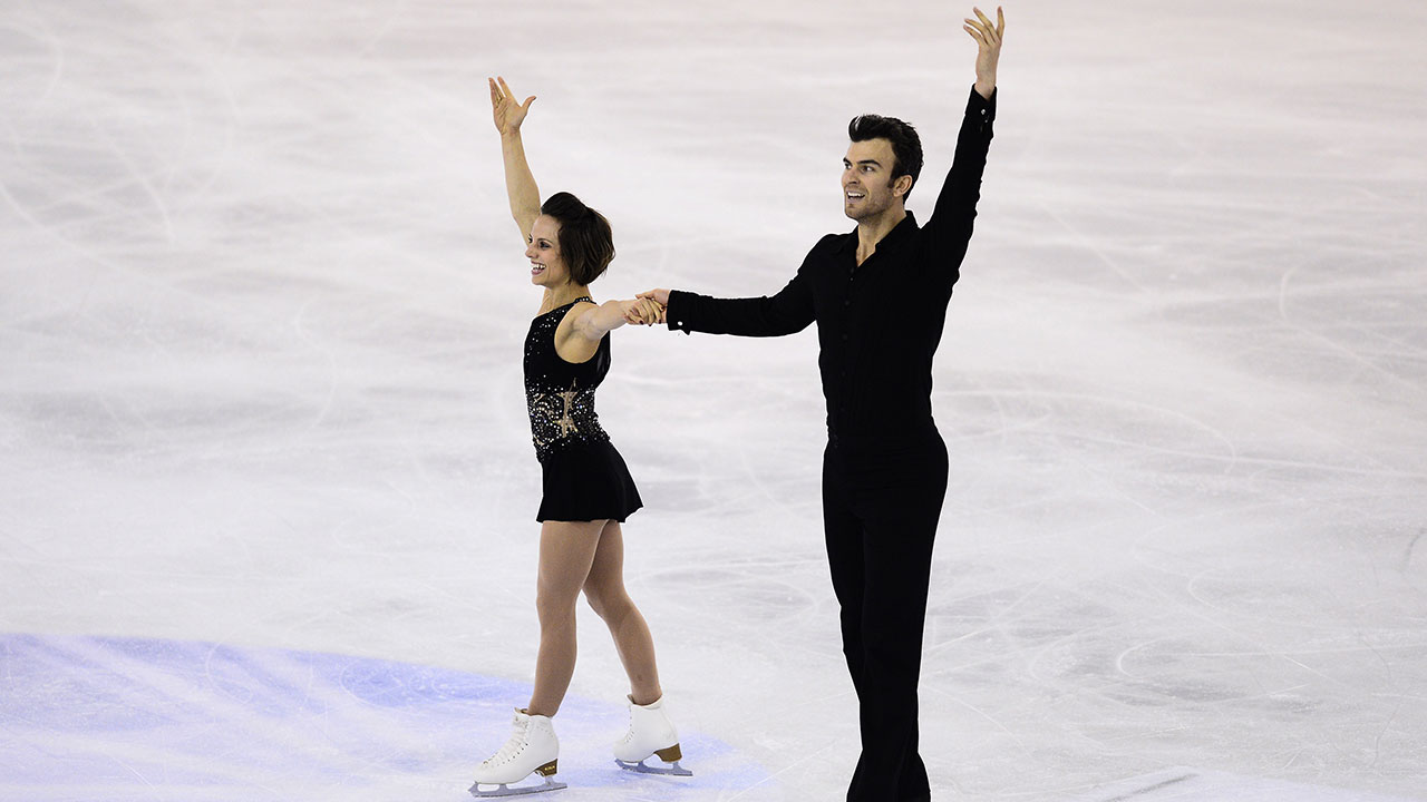 Canadian pair win figure skating gold in Barcelona