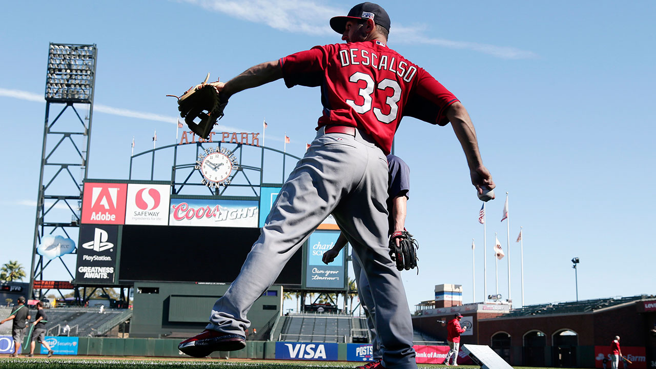 Rockies agree to deal with versatile Descalso