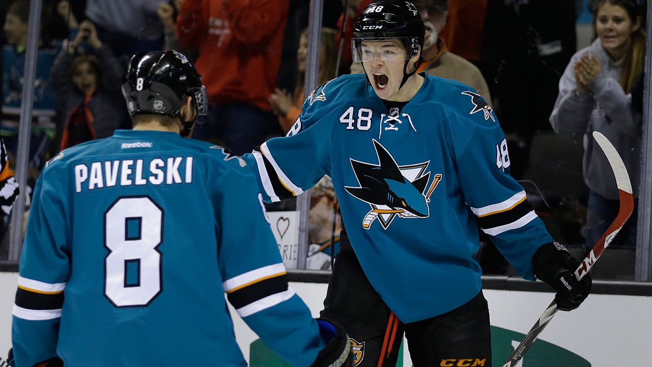 Hertl, Niemi help Sharks shut out Predators