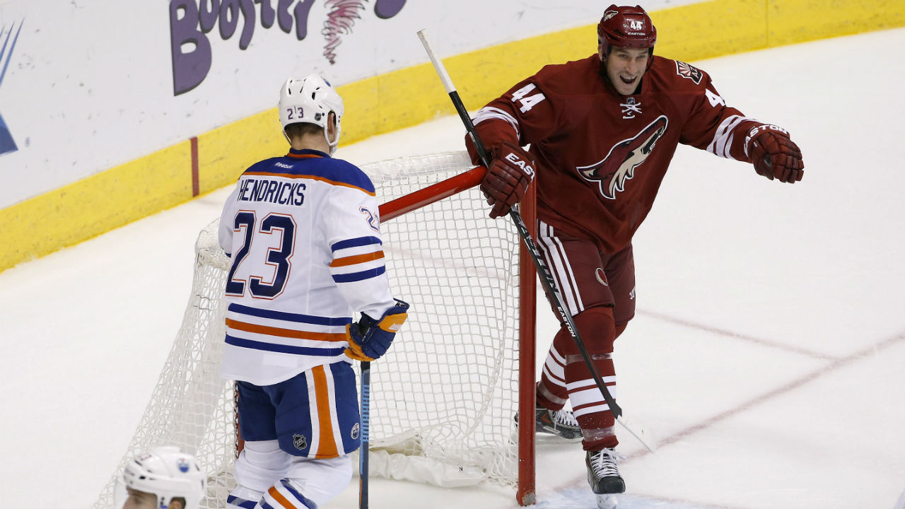 Oilers lose fifth straight, fall to Coyotes in OT