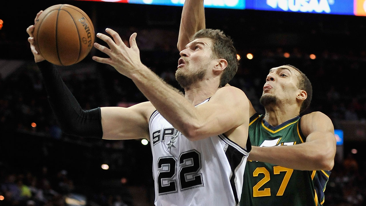 Splitter, Leonard strong as Spurs cruise vs Jazz