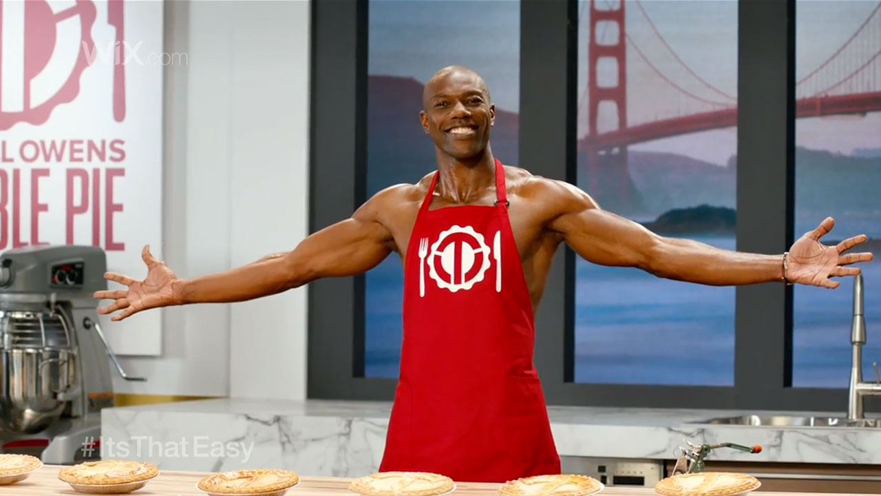 NFL legends star in wacky Super Bowl commercial
