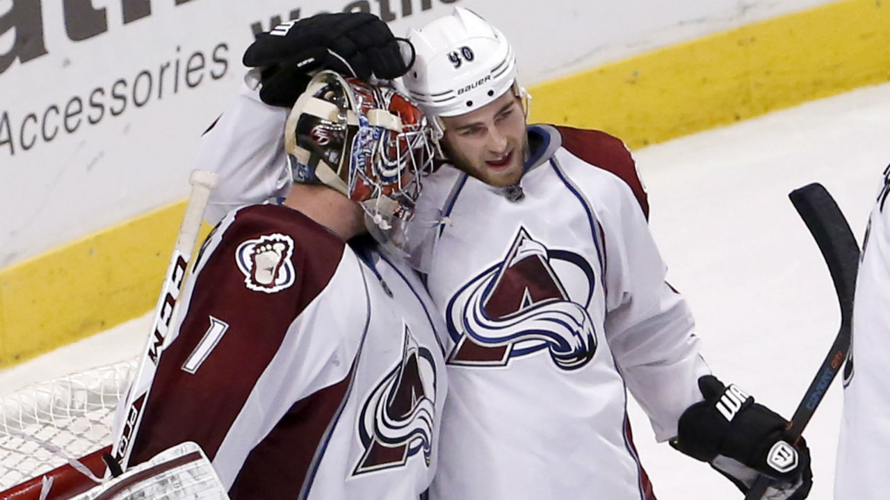 Varlamov stops 54 as Avalanche blank Blackhawks