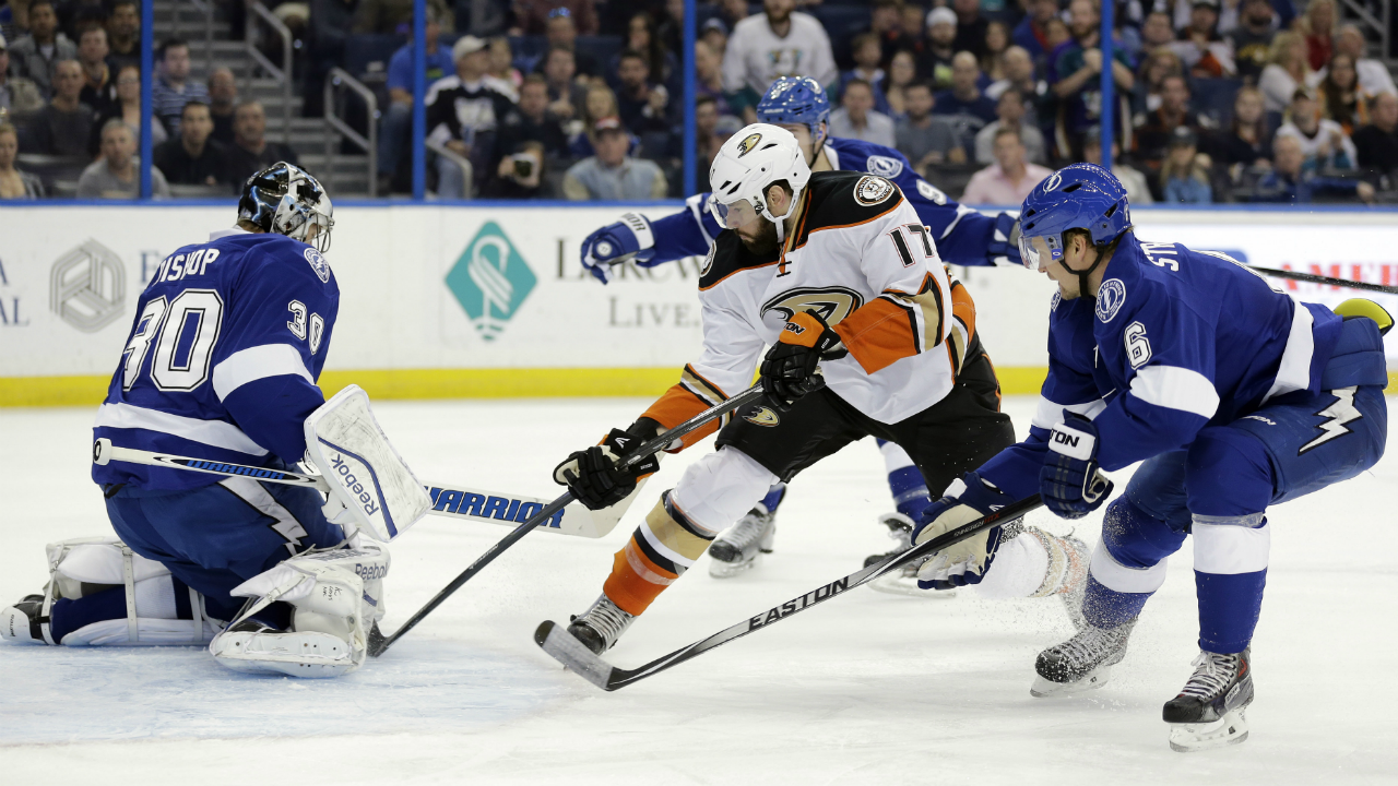 Lightning use three-goal first to defeat Ducks