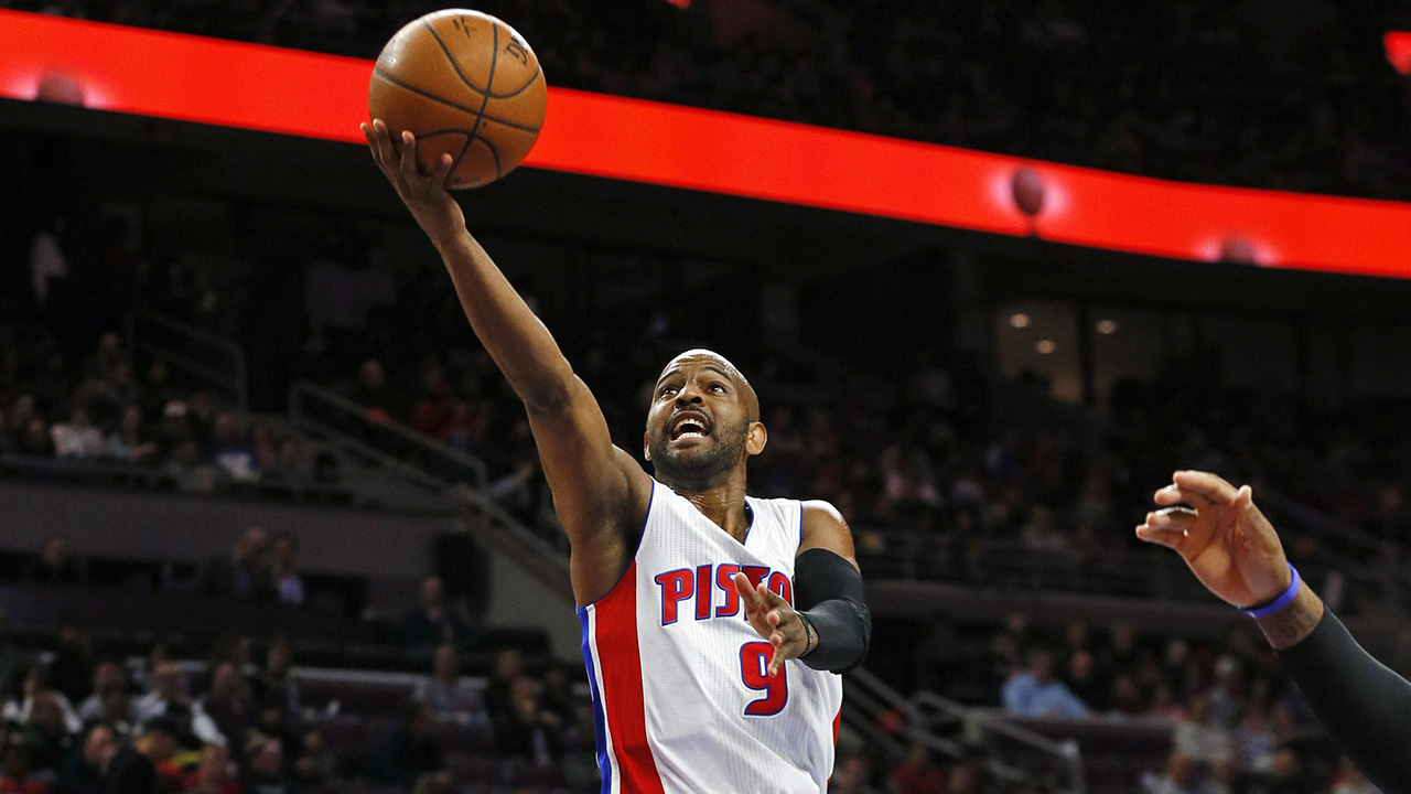 Pistons sign Lucas III for remainder of season