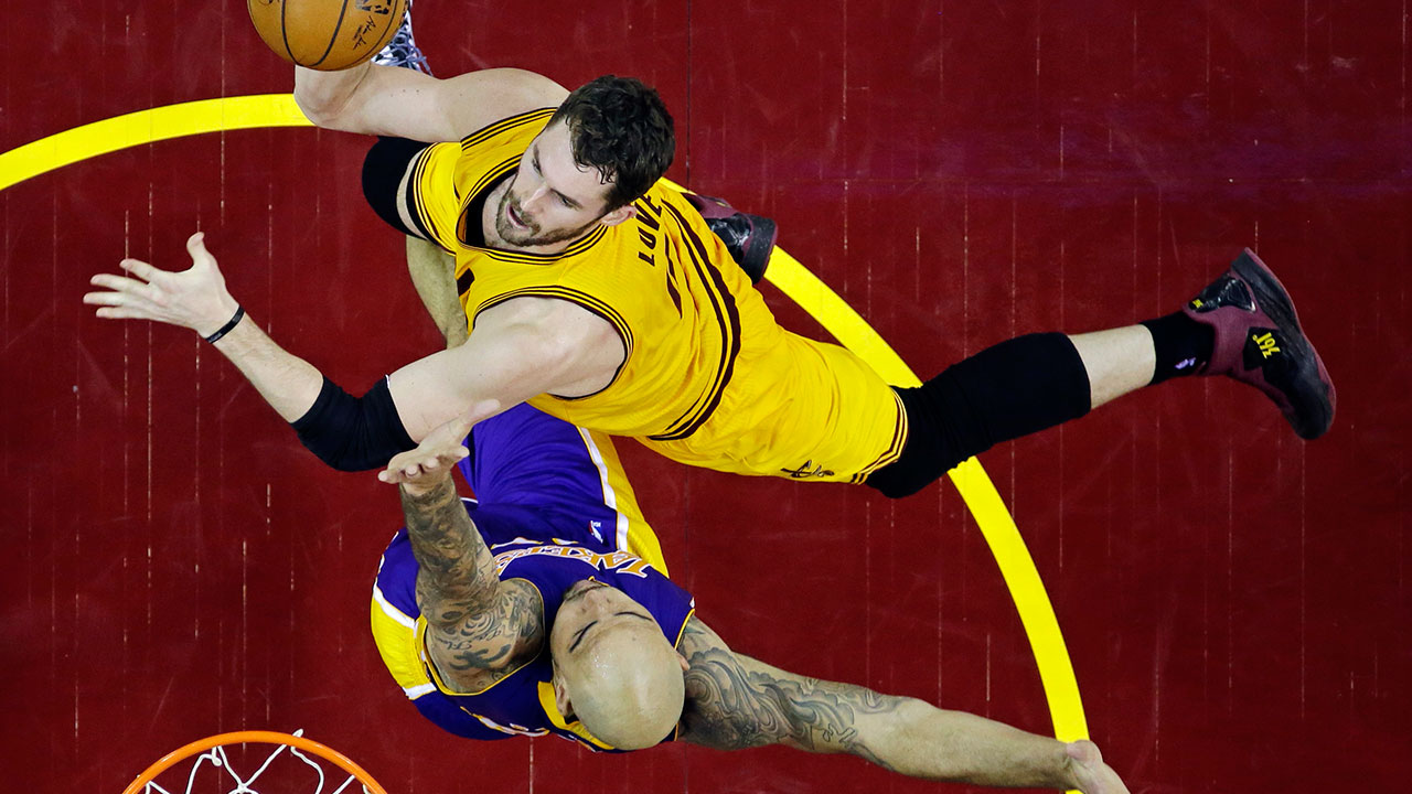 Love scores season-high 32 as Cavs bury Lakers