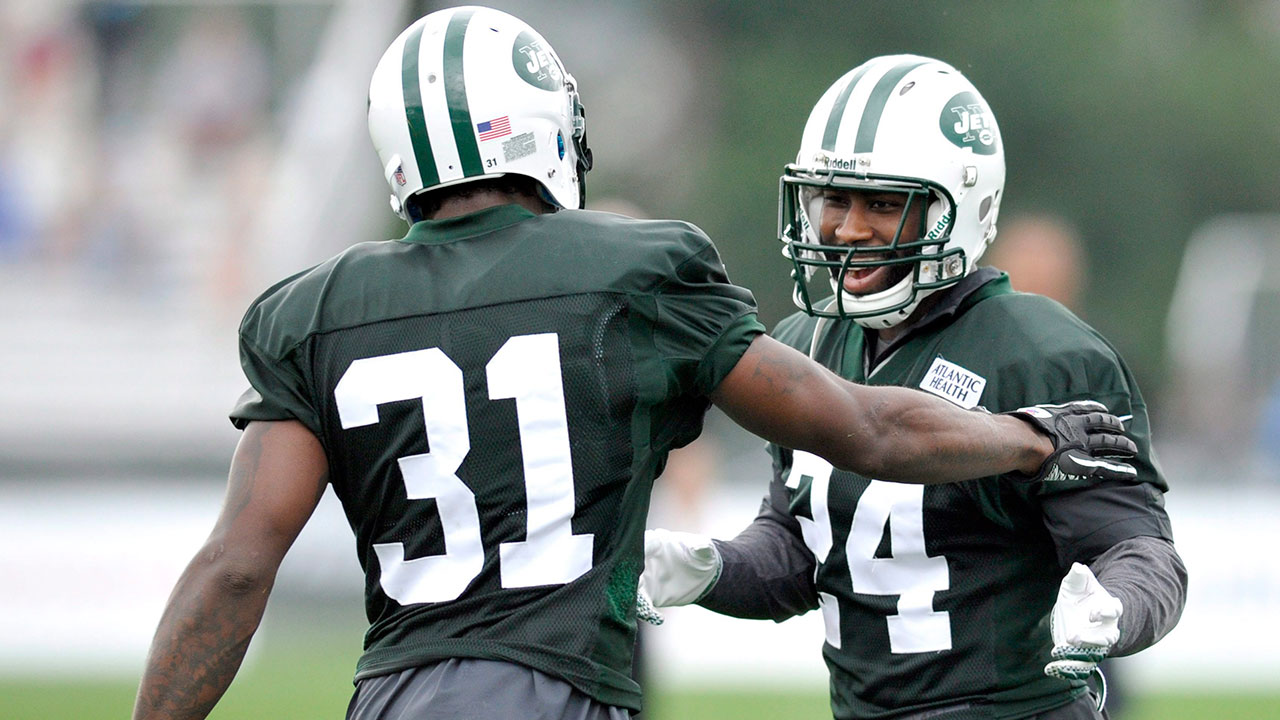 Jets players appear in girl’s video prom proposal