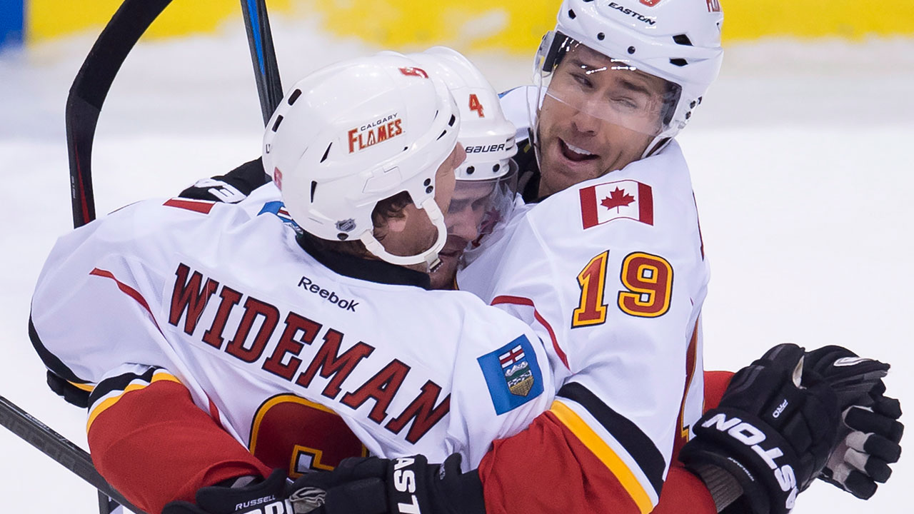 Russell’s late goal sends Flames over Canucks