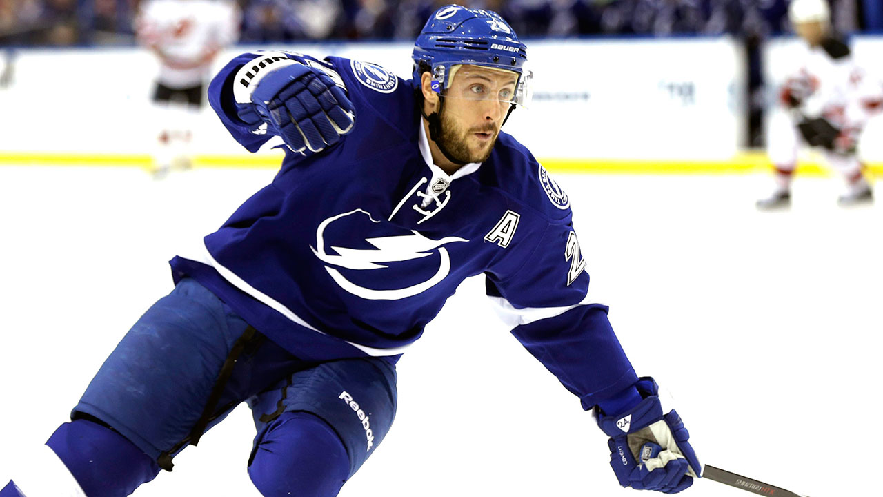 Lightning’s Ryan Callahan leaves Game 2 vs. Devils with injury