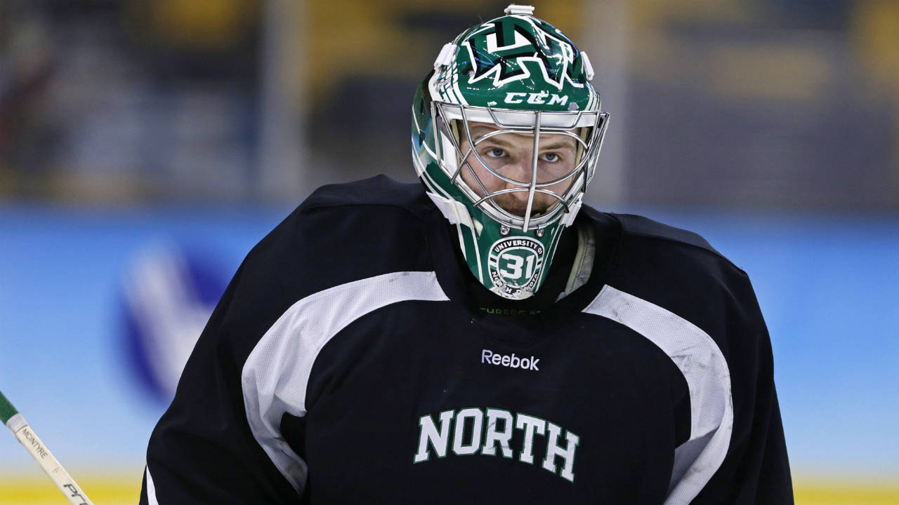 UND’s McIntyre going pro, wants to join Bruins