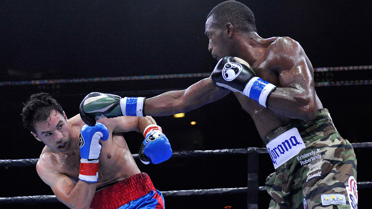 Lara successfully defends title over Rodriguez