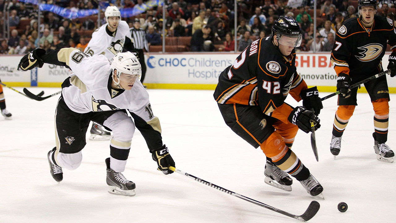 Ducks sign Josh Manson