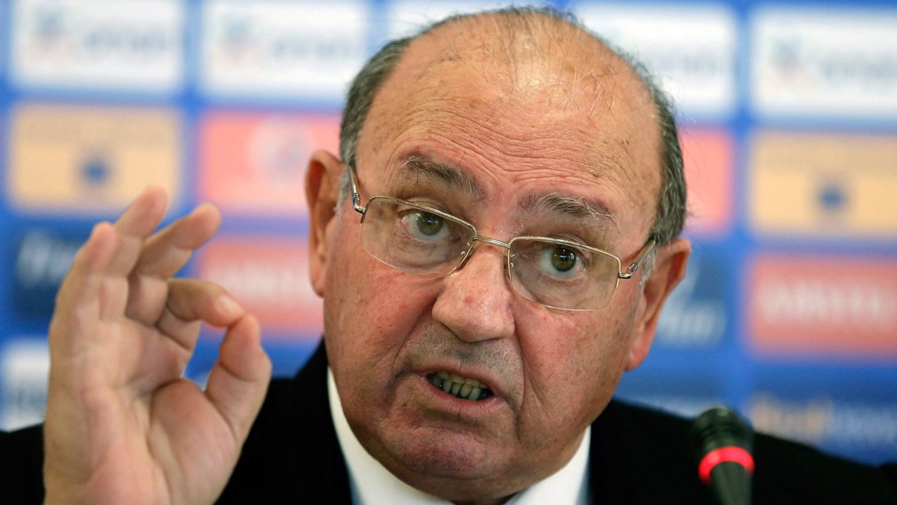 Markarian quits as coach of Greece after loss