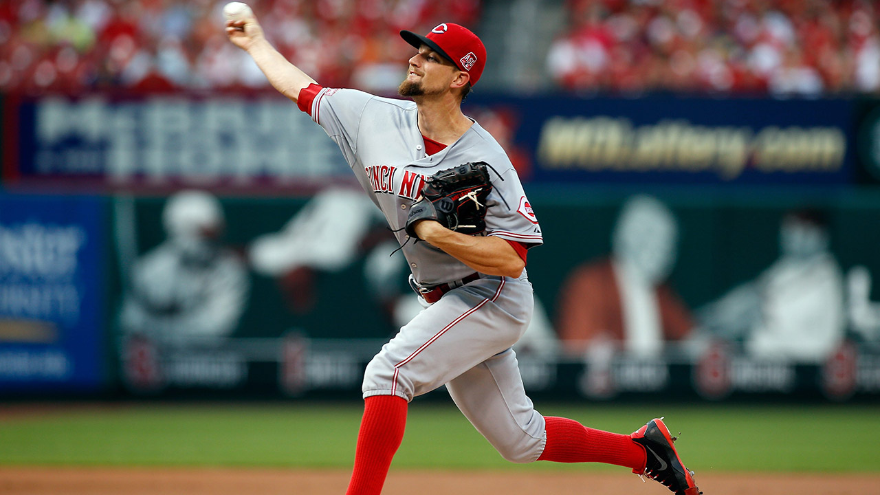 Giants acquire Mike Leake from Reds for prospects