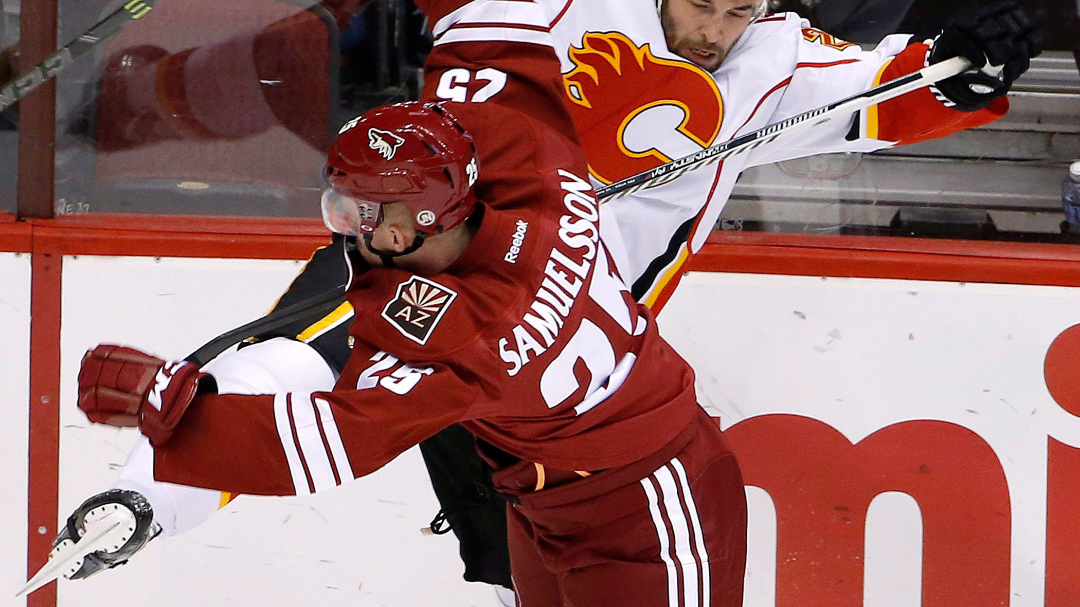 Coyotes sign Philip Samuelsson to one-year deal