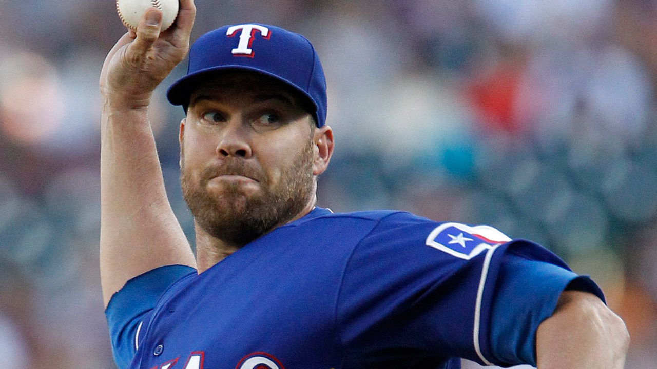 Colby Lewis leads Rangers to road win vs. Tigers