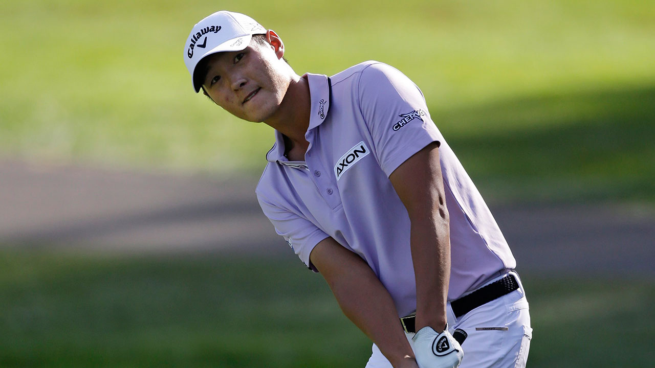 Lee takes Phoenix Open lead in front of record crowd
