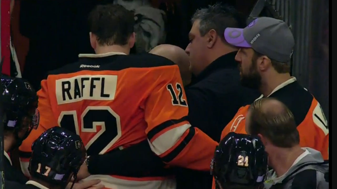 Flyers’ Michael Raffl leaves after scary incident on bench
