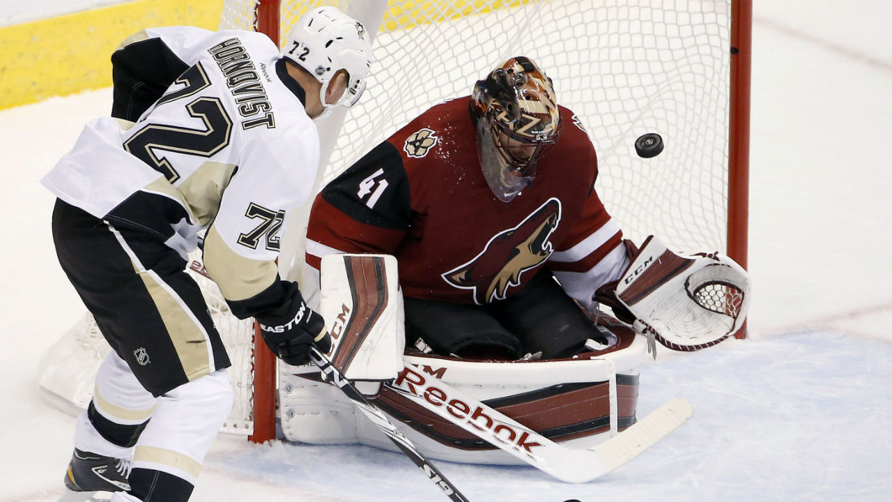 Mike Smith out of lineup, day-to-day with lower-body injury