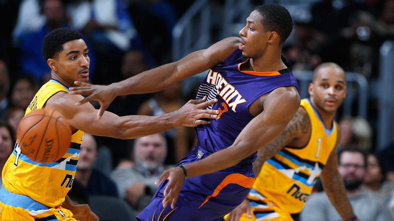 Knight’s career-high 38 helps Suns down Nuggets