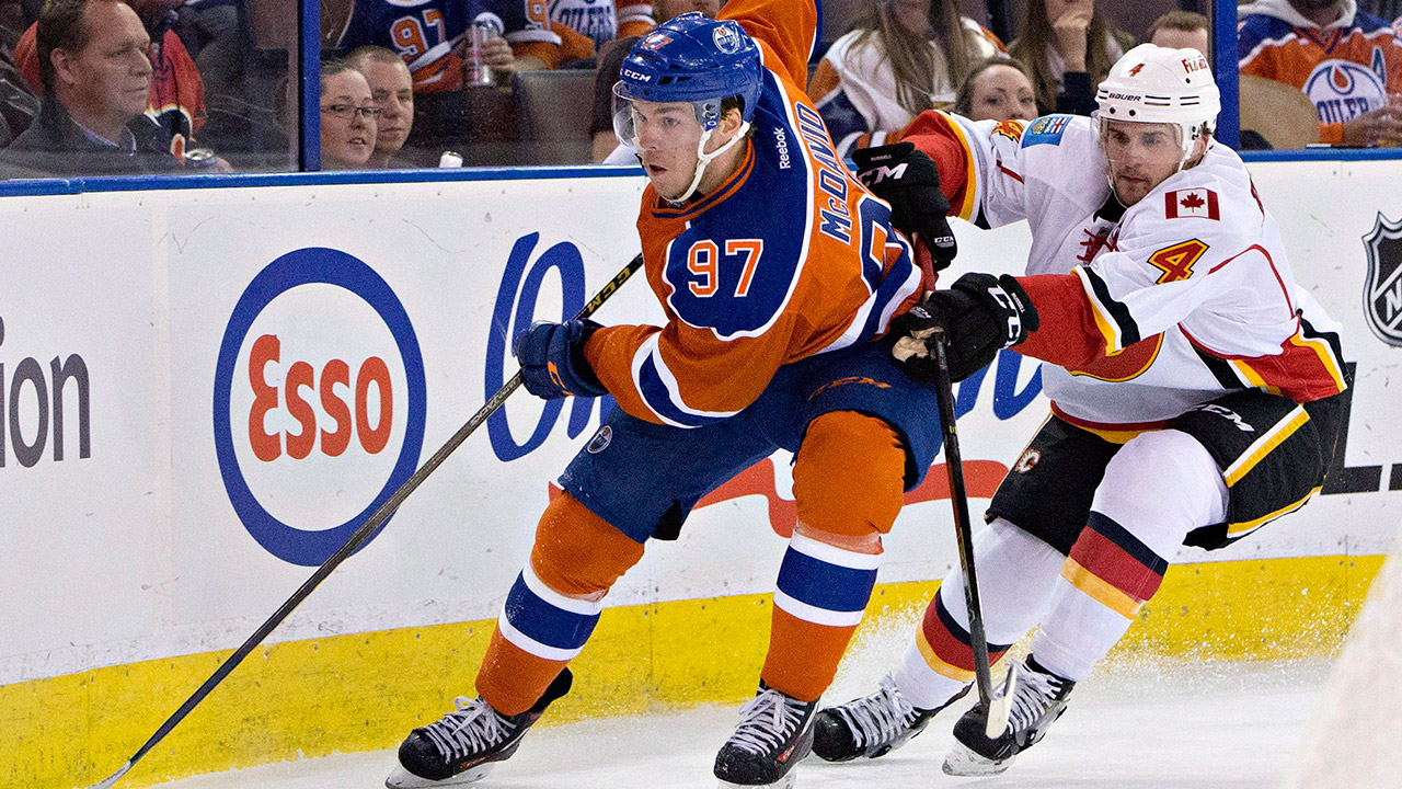 Connor McDavid now skating with Oilers