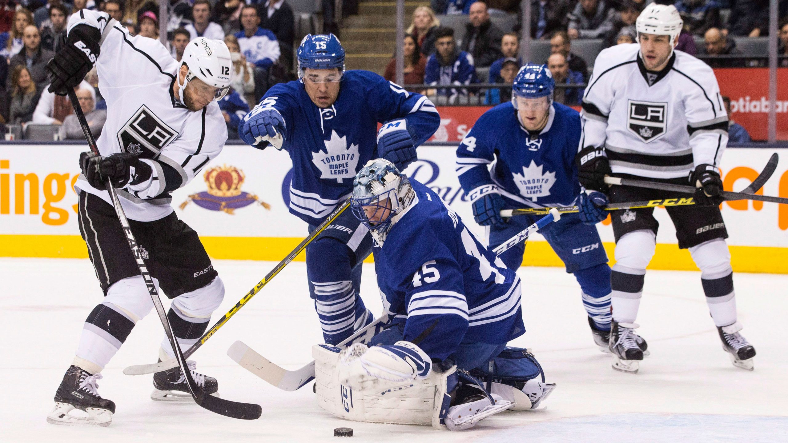 Bernier blanks Kings for 1st win with Maple Leafs this season