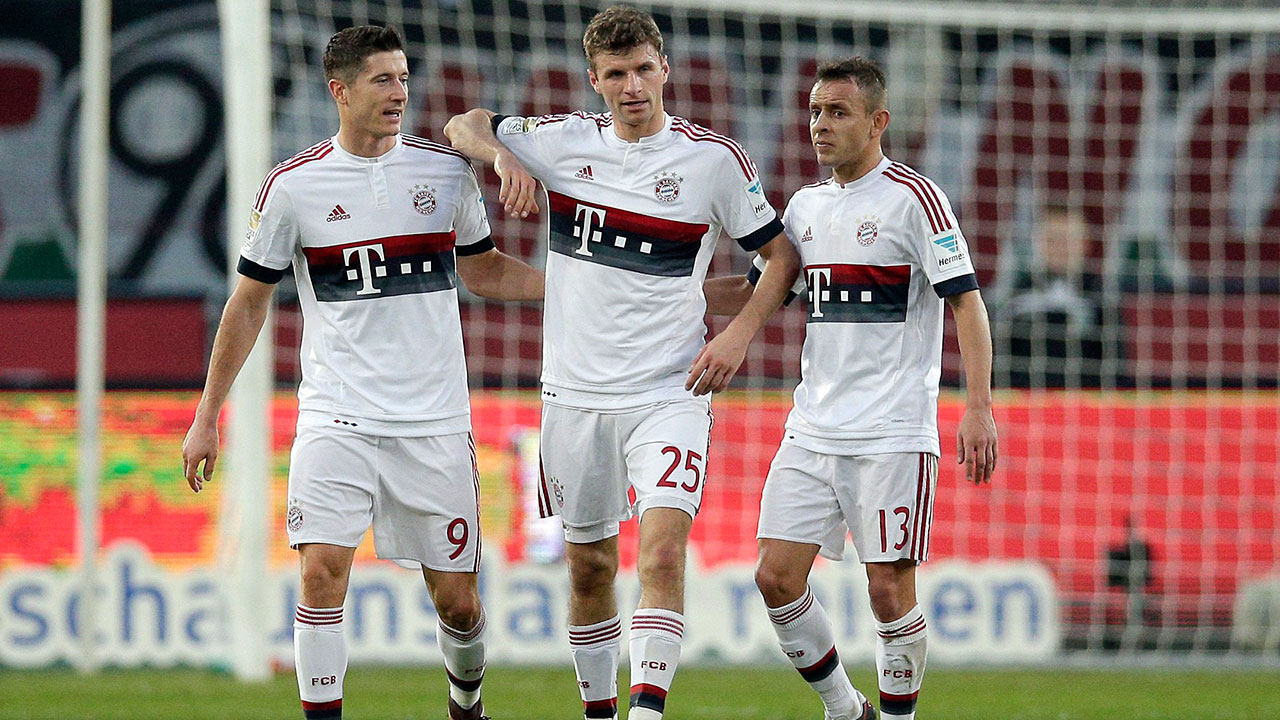 Bayern beats Hannover in last match before break