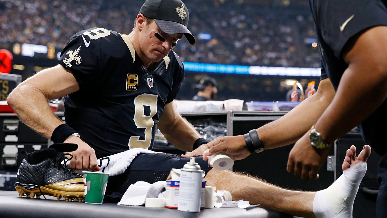 Saints’ Drew Brees day-to-day with foot injury