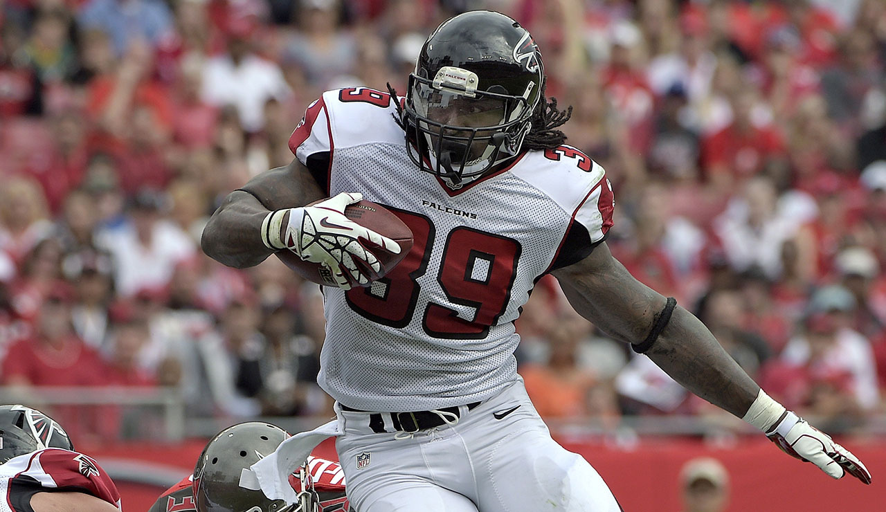 Former NFL players getting out the vote in communities