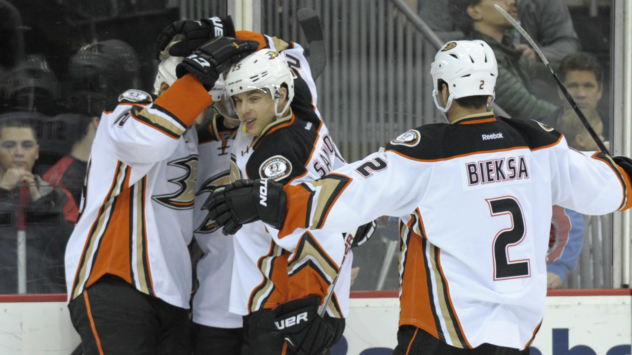 Anderson stops 21 shots, Ducks slip past Devils