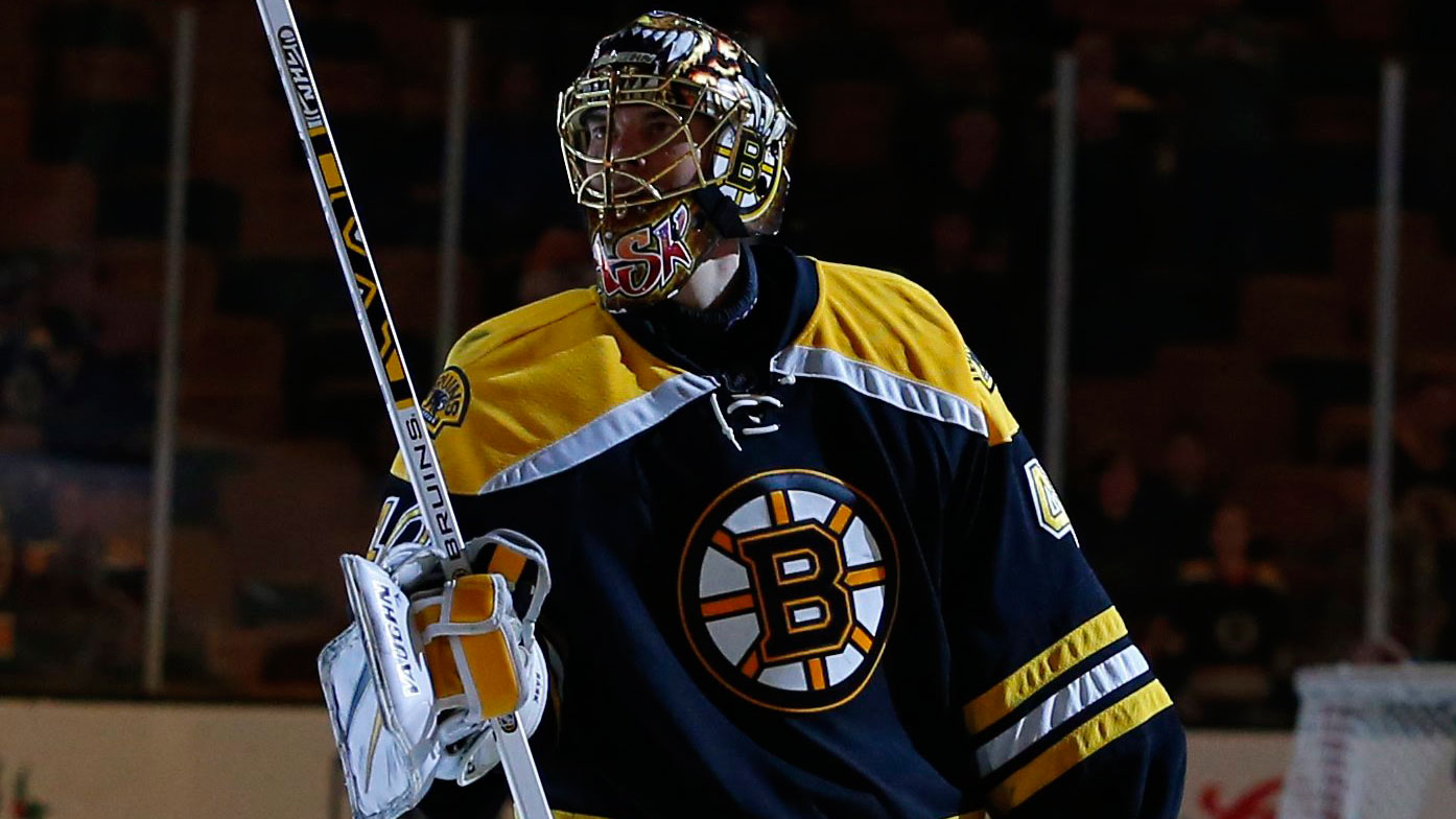 Tuukka Rask pays tribute to Patriots with Winter Classic mask