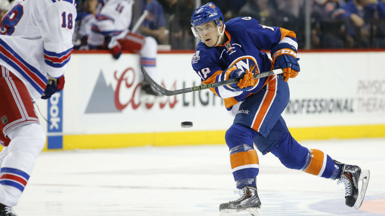 Islanders win battle of New York in shootout