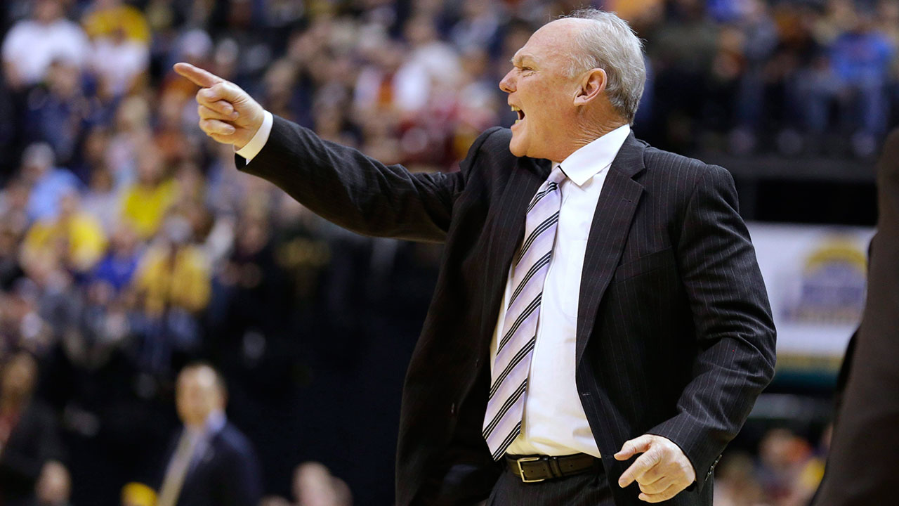 Coach Karl ties Phil Jackson in wins as Kings crush Suns