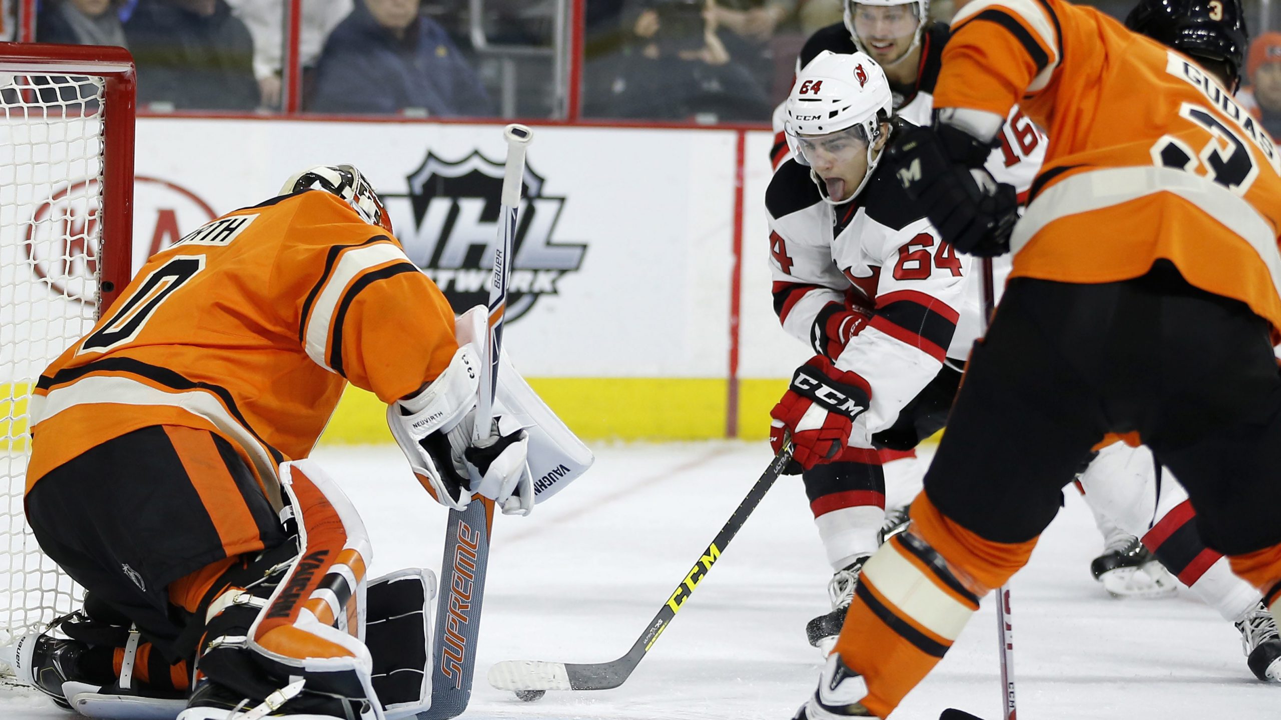 Henrique’s overtime goal lifts Devils over Flyers